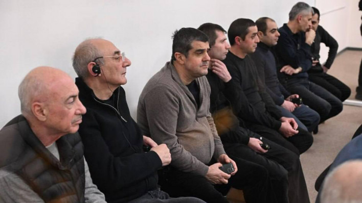 Iravunk.com | Հայ գերիների «դատը» Բաքվում