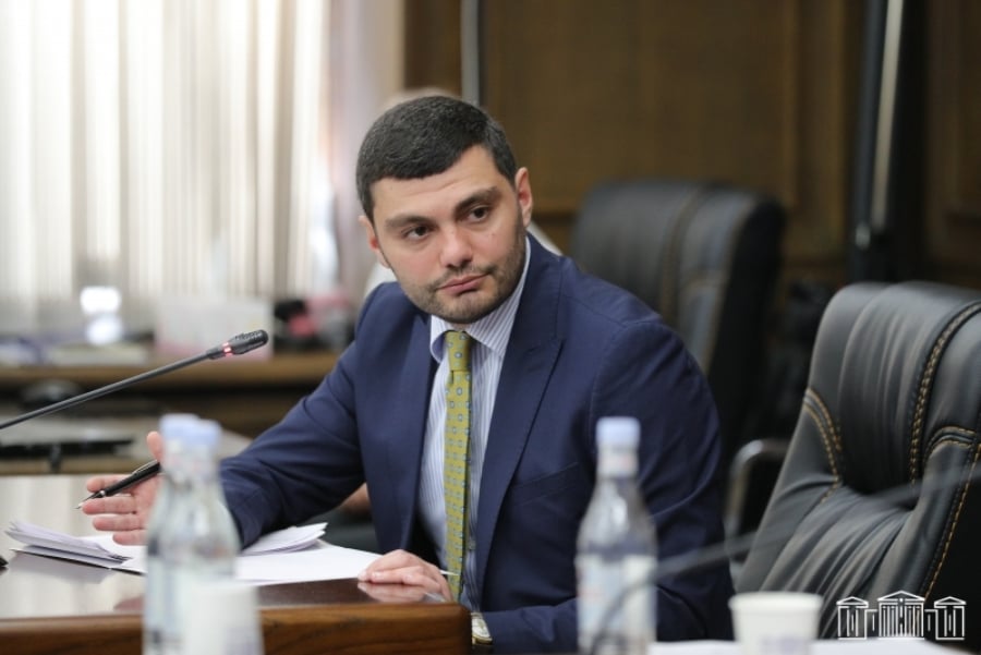 Iravunk.com | «Ժողովուրդ». «Ձուկ» մականունով հայտնի` ԱԺ աշխատակազմի ղեկավարին այդպես էլ չեն պատժում