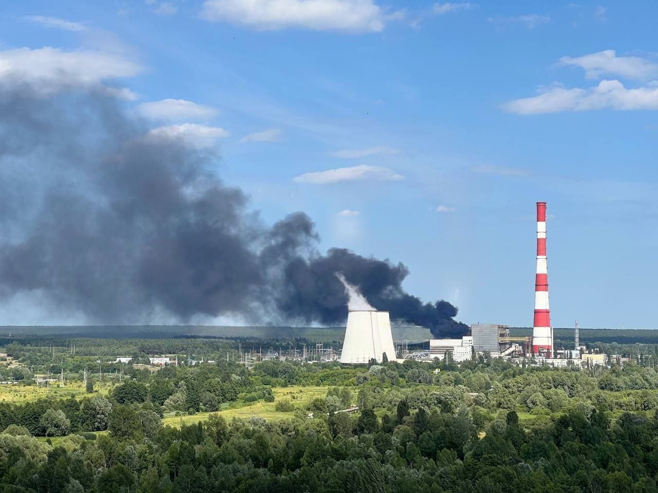 Iravunk.com | Հզոր պայթյուն և խոշոր հրդեհ Կիևում՝ ՋԷԿ-6-ում