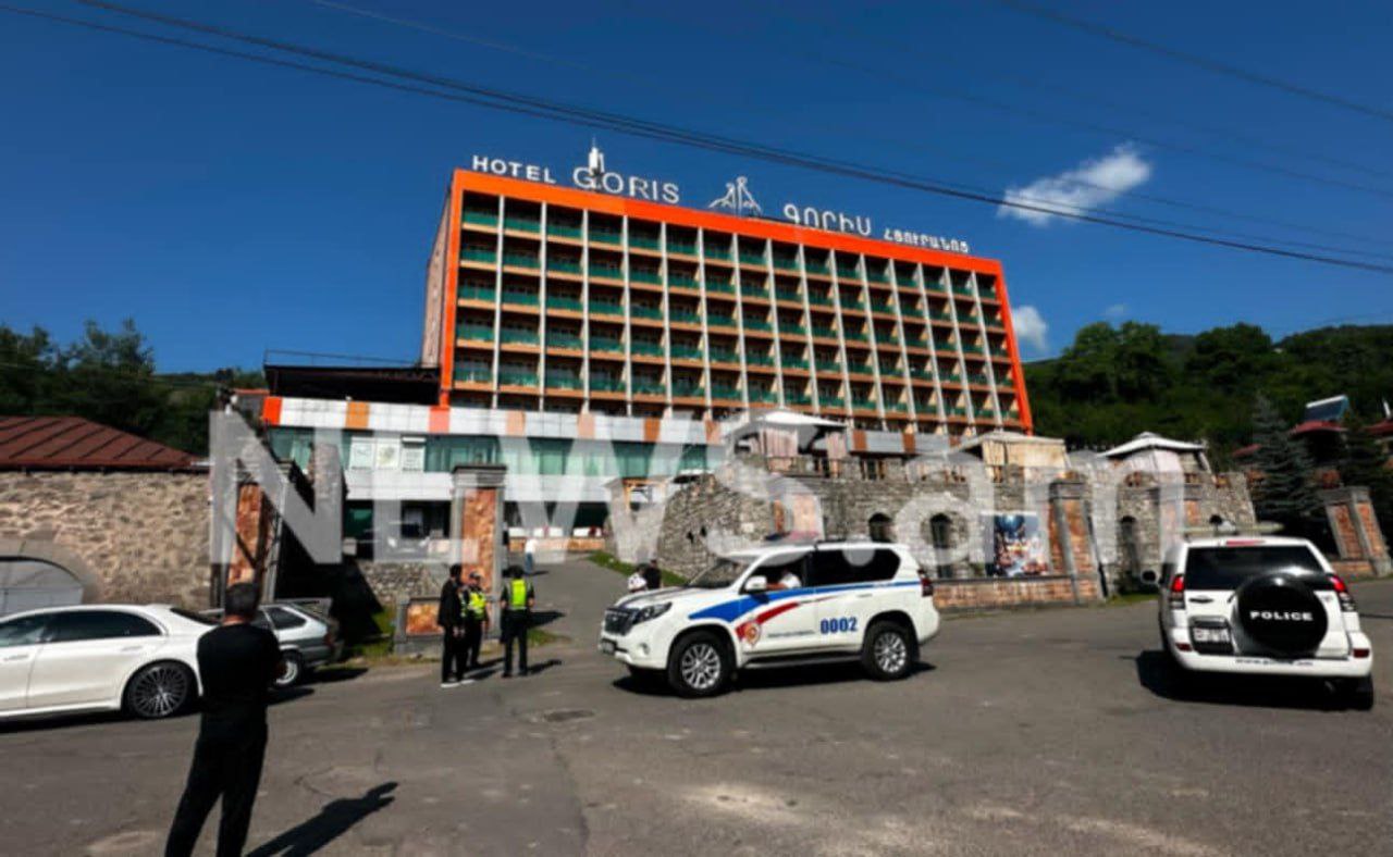 Iravunk.com | Փաշինյանը Գորիսում է