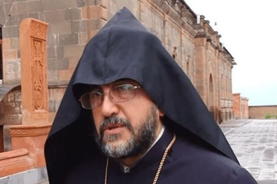 Iravunk.com | Միքայել Սրբազանի պաշտպանները պահանջում են ճանաչել նրա անմեղությունը