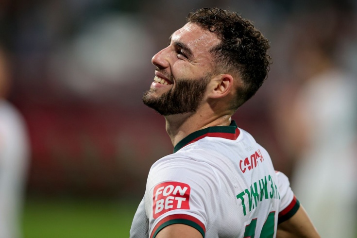 Iravunk.com | Տիկնիզյանին հանձնեցին «Լոկոմոտիվի»՝ նախորդ ամիսների լավագույն ֆուտբոլիստի մրցանակները