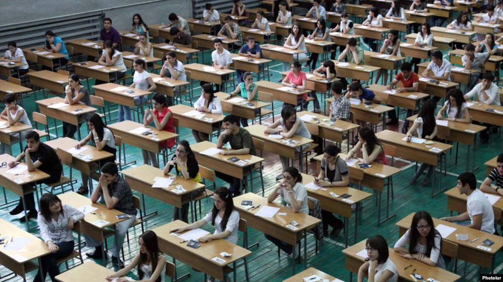 Iravunk.com | Քանի՞ թափուր տեղ է դեռ մնացել բուհերում