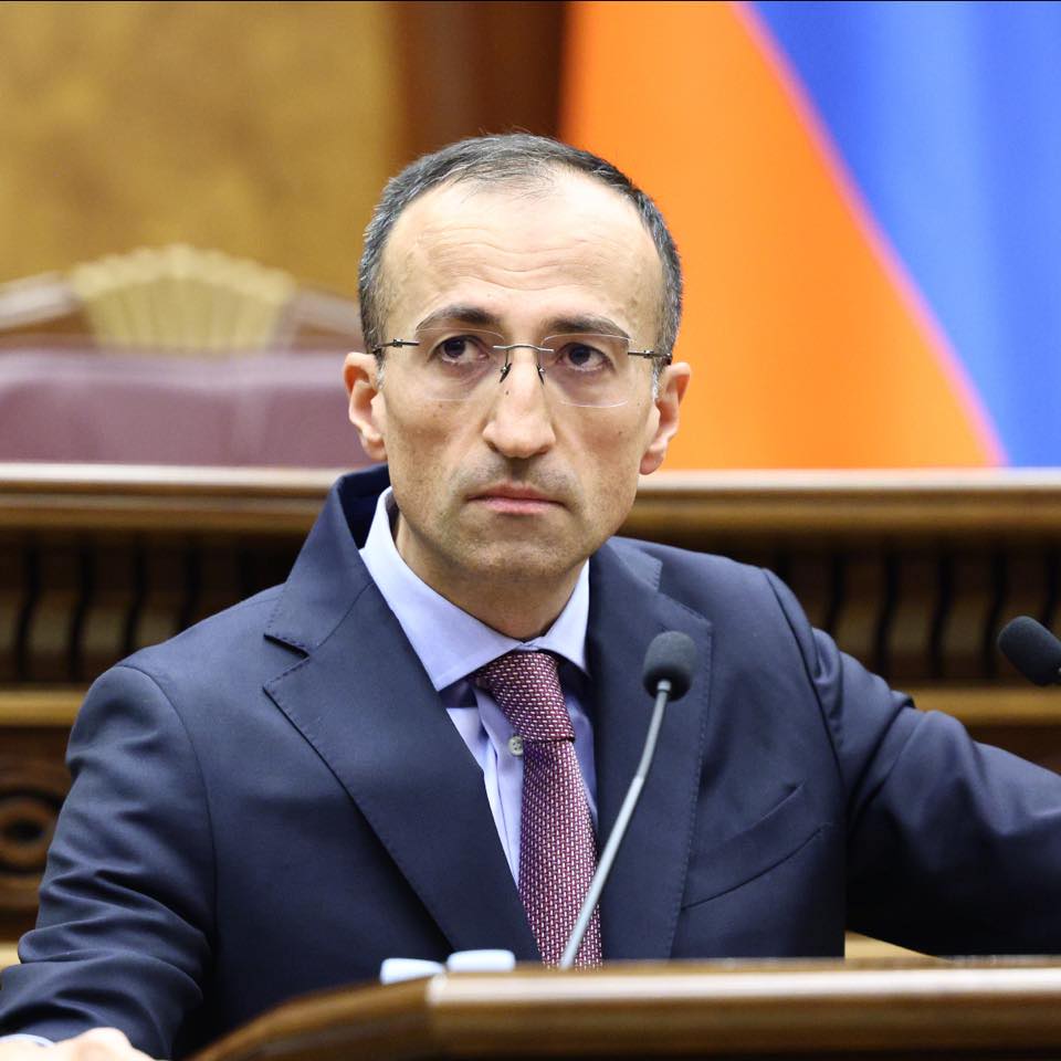 Iravunk.com | Դատարանը 9 մլն դրամի կալանք է դրել Արսեն Թորոսյանի հաշիվների վրա