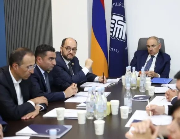 Iravunk.com | Փաշինյանի վարկանիշը նոր պատմական մինիմում է արձանագրել․ IRI