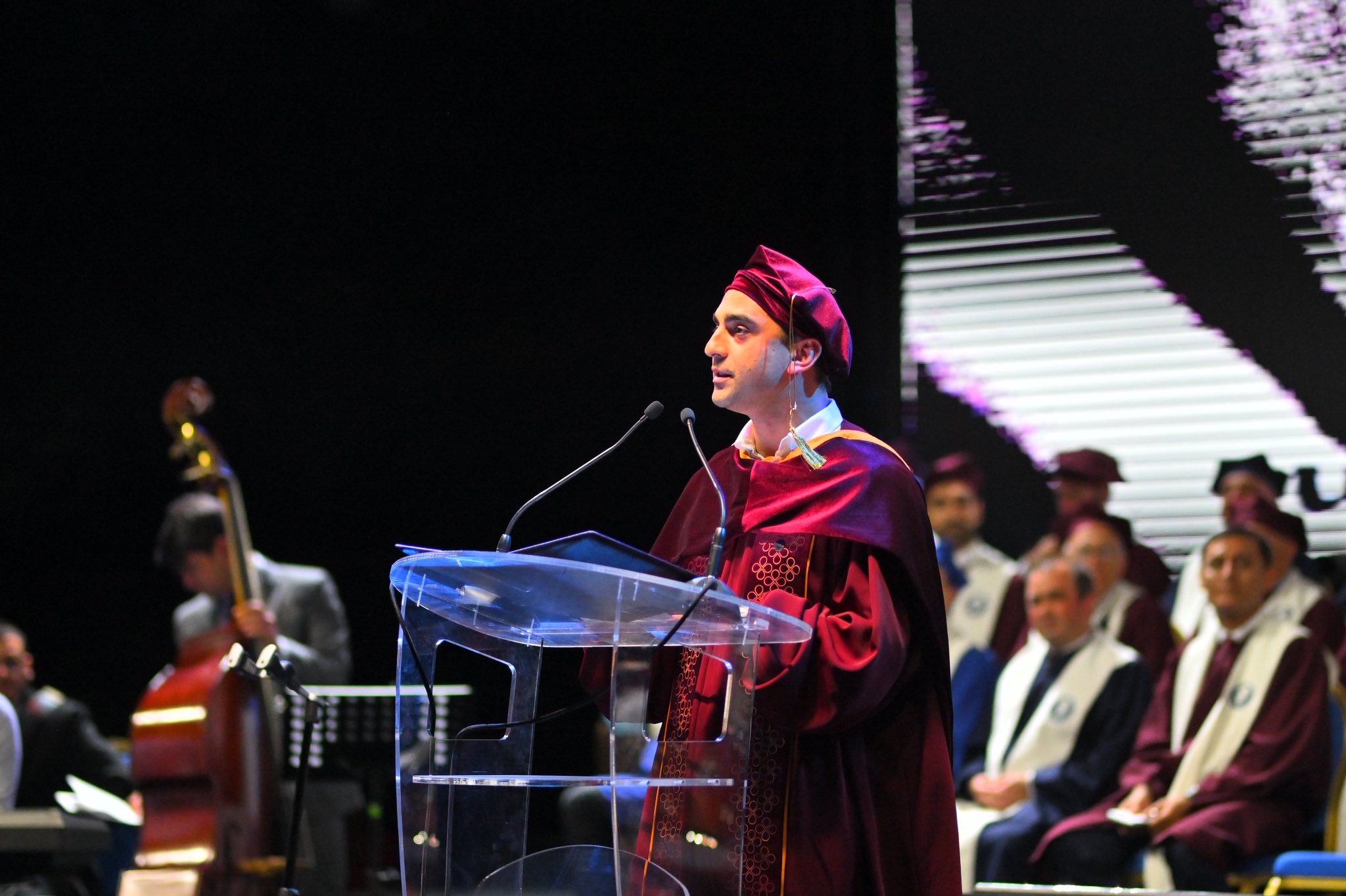 Iravunk.com | Ավինյանը մասնակցել է Պոլիտեխնիկի ավարտական երեկոյին