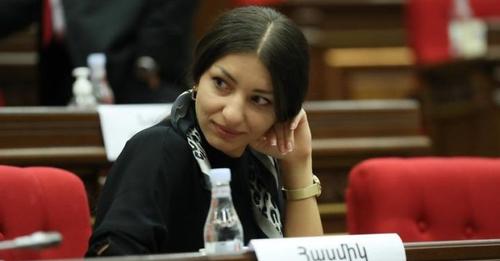 Iravunk.com | ՔՊ-ական պատգամավոր Հասոն, որոշել այս ֆոնին յուր շեֆին «ինտիմ» ծառայություններ ...