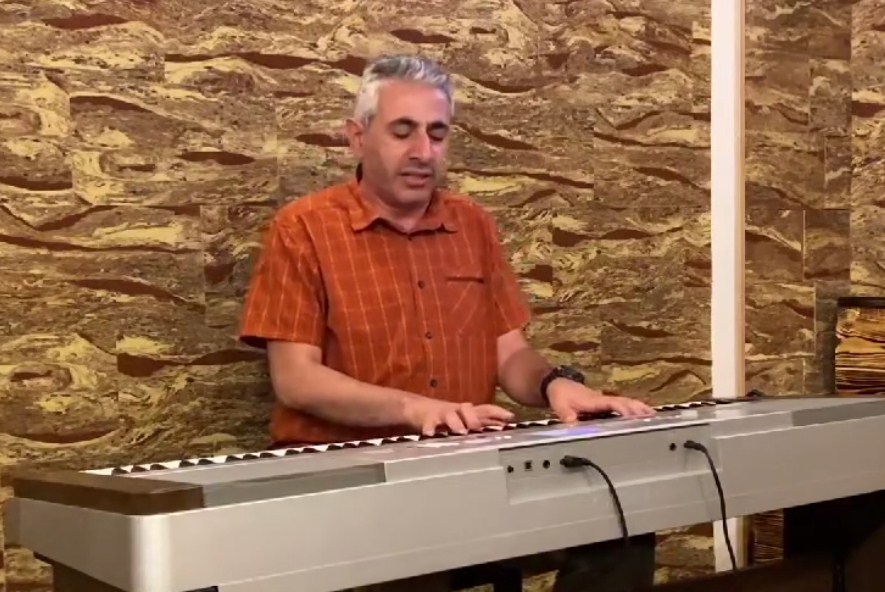 Iravunk.com | Երգում է Էդգար Ղազարյանը